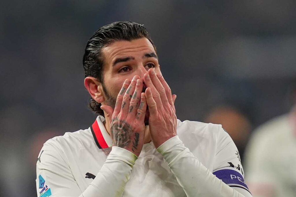 Theo Hernandez, è finita: l'annuncio in diretta spaventa il Milan - TvPlay.it